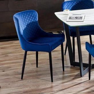 Julian Bowen Der Julian Bowen Luxe Stuhl im 2er Set in Blau/Schwarz ist eine elegante und bequeme Sitzgelegenheit für Esszimmer