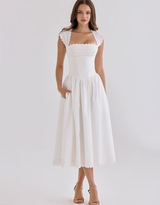 House of CB Fiorella robe d&eacute;t&eacute; midi blanche en coton avec finition broderie anglaise