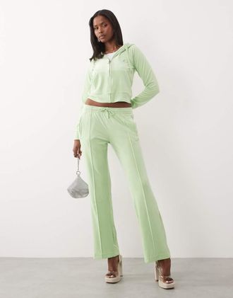 Juicy Couture Weit geschnittene Velours-Jogginghose in Gr&uuml;n mit niedrigem Bund und Strass-Logo, Kombiteil