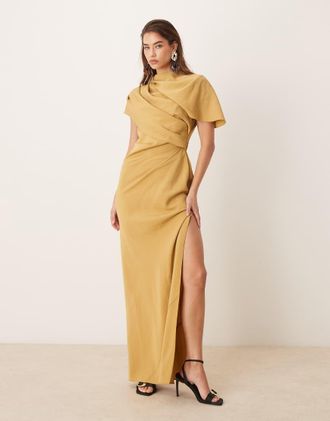 Asos Hochgeschlossenes Maxikleid in Ocker mit drapiertem Oberteil und Cape-Gelb
