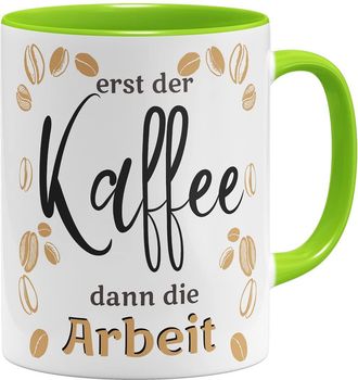 OM3 Erst der Kaffee dann die Arbeit - Statement Tasse mit Spruch B&uuml;ro Home Office - Keramik Becher - 11oz 325ml - Beidseitig Bedruckt - Hellgr&uuml;n