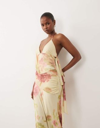 Asos Robe longue en tulle &agrave; imprim&eacute; fleuri avec d&eacute;tail drap&eacute; et liens tombants sur les c&ocirc;t&eacute;s - Citron-Jaune