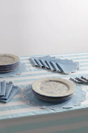 Maison Margaux Nappe En Lin Imprim&eacute; Et Set De Huit Serviettes De Table &Agrave; Festons Et &Agrave; Broderies Provence - Bleu