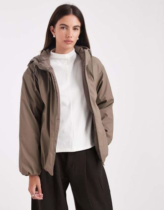 Asos Gummierte Bomber-Regenjacke in Pilz-Braun mit Kapuze-Brown