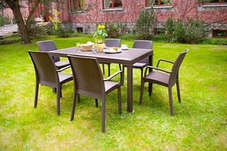 Dmora Tisch im Freien Giove, rechteckiger GartenRegal, Mehrzweck-Gartentisch in Rattan-Optik, 100% Made in Italy, 150x90h74 cm, Braun