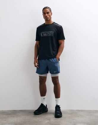 Nike Miler Dri-FIT wintertaugliche 5 Inch 2-in-1-Shorts in Blau