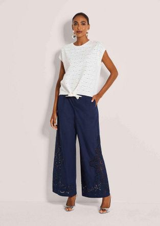 Madeleine Kurzarmshirt Shirt mit Lochstickerei, Kurzarm, Rundhals Spitzenshirt mit Wickeleffekt, weiter Armausschnitt