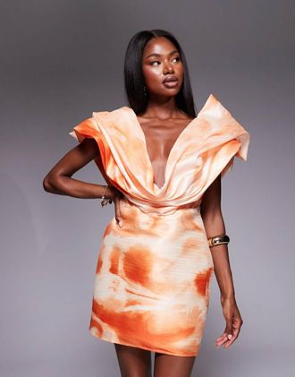 Asos Robe courte &agrave; d&eacute;collet&eacute; plongeant structur&eacute; et imprim&eacute; abstrait - Orange-Multicolore