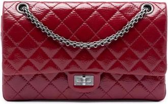 Chanel Sac bandouli&egrave;re matelass&eacute; vintage en cuir verni &agrave; double rabat Chanel Pre-owned - Femme - Pre-owned - Rouge - Taille: ONE Size