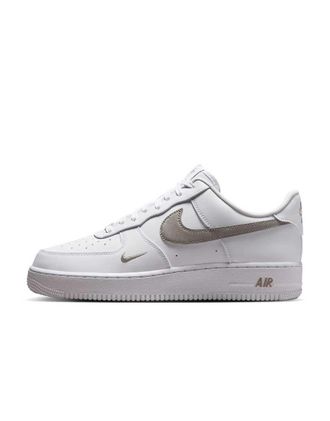 Nike Air Force 1 07 baskets en blanc et beige clair