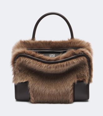 Loewe Henkeltasche Amazona 180 Medium aus Shearling