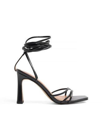 NA-KD Riemchensandalen mit Absatz und eckiger Zehenpartie in Schwarz