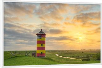 artboxONE Poster mit weißem Rahmen 60x40 cm Reise Pilsumer Leuchtturm Sonnenaufgang - Bild ostfriesland Emden gelb
