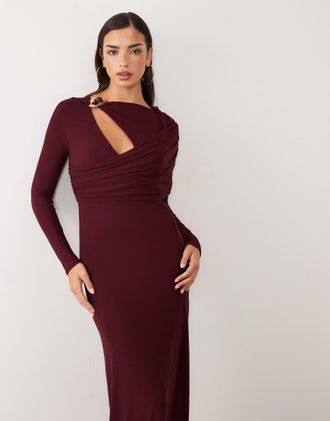 Asos robe longue en tulle avec d&eacute;tails m&eacute;talliques et d&eacute;coupes et col b&eacute;nitier, bordeaux-Rouge