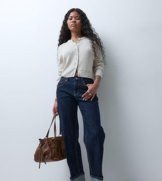 Vero Moda Petite Allison Jeans mit mittelhohem Bund, Straight Leg, Nahtdetails und Umschlag in dunkelblauem Denim-Marineblau