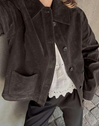 NA-KD Jacke aus Kunstveloursleder mit Taschen-Detail in Dunkelbraun