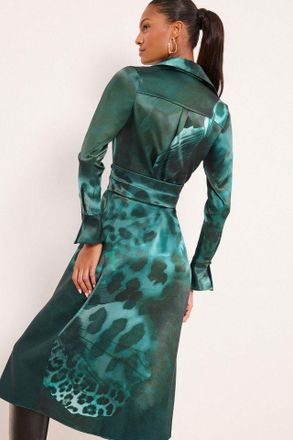 Lipsy Midikleid Lipsy Midi-Hemdkleid aus Satin mit Animalprint (1-tlg)