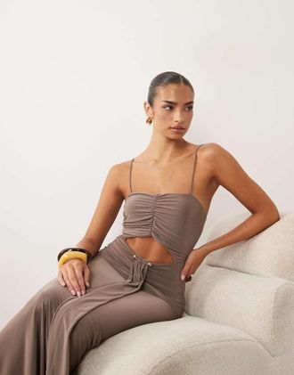 Asos Robe longue moulante &agrave; fronces avec d&eacute;coupe et d&eacute;tail m&eacute;tallique - Pierre de lune-Gris
