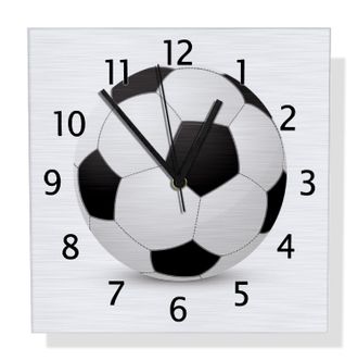 Wallario Design Wanduhr Fußball klassisch vor weißem Hintergrund aus Aluverbund, Alu-Uhr Größe 30 x 30 cm, Schwarze Zeiger mit Metalloptik