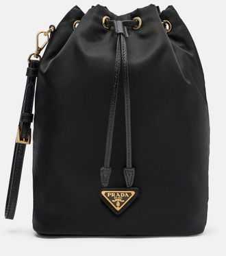 Prada Bucket Bag aus Re-Nylon mit Leder