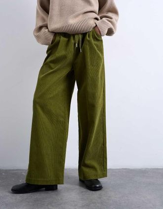 Topshop Cordhose in Gr&uuml;n mit weitem Bein und Kordelzug