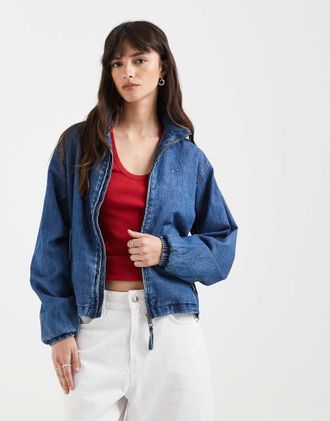 Tommy Jeans Hochgeschlossene Jacke aus Chambray in verwaschenem Mittelblau