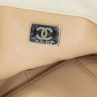 Chanel Hobo Bags - Mini Quilted Lambskin Chain Rows Flap - Gr. unisize - in Wei&szlig; - f&uuml;r Damen