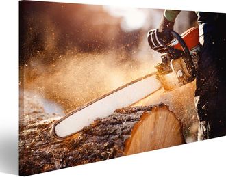 Islandburner Bild auf Leinwand Kettensäge. Kettensäge in Bewegung schneiden Holz. Mann, der Holz mit Säge schneidet. Staub und Bewe Wandbild, Poster, Leinwandbild 
