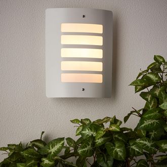 Lightbox moderne Au&szlig;en Wandlampe - 29 x 23 cm - wei&szlig;e Outdoor Wandleuchte mit matter Kunststoff Abdeckung - spritzwassergesch&uuml;tzt (IP44) - E27, max. 60 W - aus