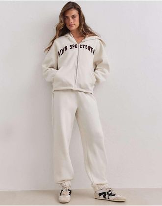 Aim'n klassische Sweatpants in Cremewei&szlig;