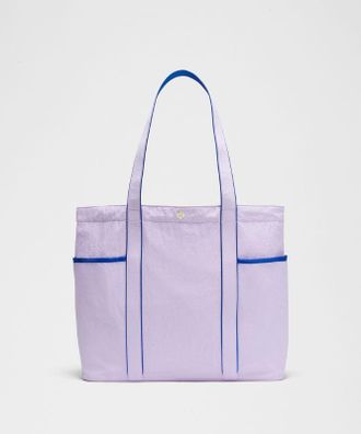 lululemon Daily Tote-Bag mit mehreren F&auml;chern 20 L - Gr&ouml;&szlig;e 20 l in Lavender Frost/Galactic Cobalt