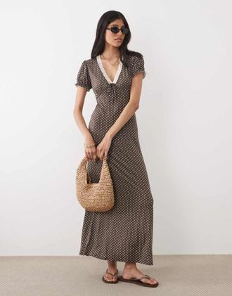 Miss Selfridge Maxi-Freizeitkleid mit V-Ausschnitt und Spitzenbesatz mit Polka Dots-Braun