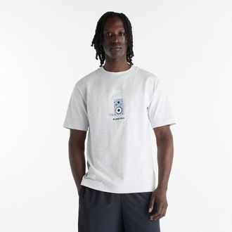 New Balance Herren Grey Days Speaker T-Shirt in Grau, Baumwolle, Gr&ouml;&szlig;e 2XL