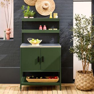 Sweeek Cuisine dext&eacute;rieure en acier vert avec 2 &eacute;tag&egrave;res suspendues et 2 portes L80cm
