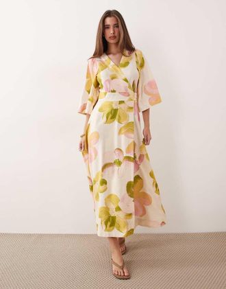 Vero Moda Robe portefeuille longue &agrave; imprim&eacute; fleuri et manches volant&eacute;es - Pastel-multicolore
