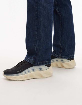 Nike Ava Rover - Sneaker in Schwarz und Creme-Orange