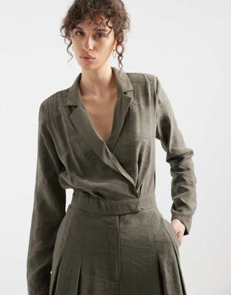 Asos Wickel-Jumpsuit aus Cupro in Khaki-Gr&uuml;n
