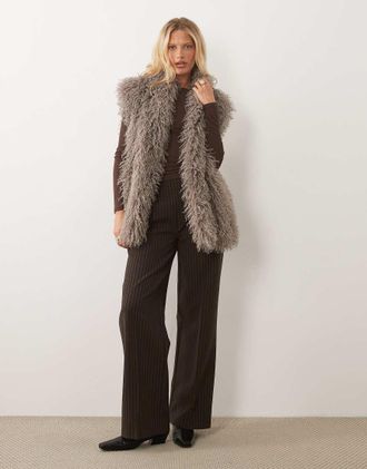 Wednesday's Girl Faux-Fur-Weste in Grau
