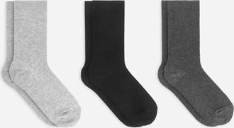 Arket Gerippte Baumwollsocken 3er-Pack -Schwarz