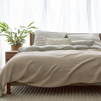 Urbanara COTA Musselin-Tagesdecke 180x200 cm I 100% Baumwolle Made in Portugal Weich & Atmungsaktiv I Sofa Bett-Überwurf Couchdecke Wohndecke Kuscheldecke Plai