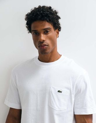 Lacoste T-Shirt mit Logo, Brusttasche und kurzen &Auml;rmeln in Wei&szlig;