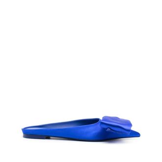 Ferragamo Femme, Chaussures, Bleu, Taille: 36 1/2 EU Mules en satin &agrave; asym&eacute;trique