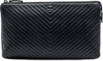 Chanel Clutches - CC Chevron Caviar Zip Clutch - Gr. unisize - in Schwarz - f&uuml;r Damen