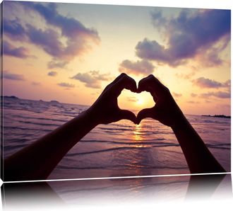Pixxprint Mit Händen geformtes Herz am Meer, Größe: 100x70cm, Leinwandbild, fertig gespannt, Wandbild, Dekoration, Kunstdruck, kein Poster