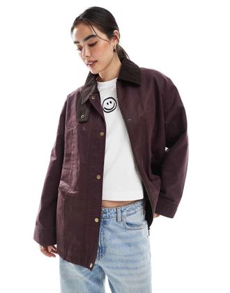 Asos Veste cir&eacute;e cintr&eacute;e &agrave; la taille avec col contrastant - Prune-Violet