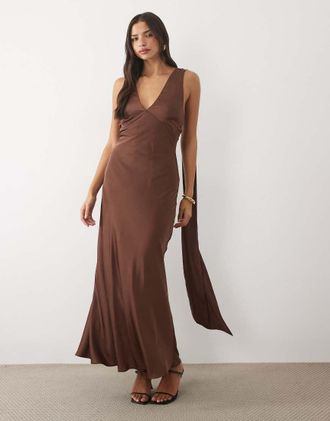 Tfnc robe de demoiselle dhonneur longue en satin &agrave; col plongeant, d&eacute;tail foulard, dos nu lac&eacute;, couleur chocolat-Marron