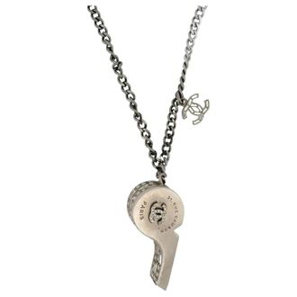 Chanel Halskette - CHANEL PFEIFENANH&Atilde;NGER HALSKETTE CC LOGO STRASS 4 - Gr. unisize - in Silber - f&uuml;r Damen