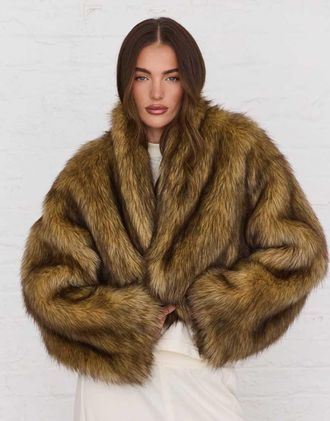 Aria Cove Veste courte oversize en fausse fourrure &agrave; manches amples - Marron avec liser&eacute; en fausse fourrure