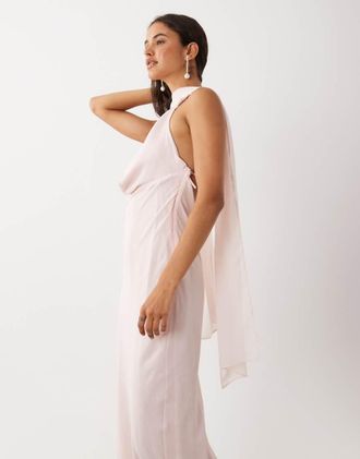 Asos robe longue en satin &agrave; col b&eacute;nitier avec &eacute;charpe rose b&eacute;b&eacute;