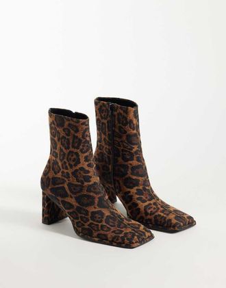 Asos Romeo bottines &agrave; talons &agrave; bout carr&eacute; &agrave; imprim&eacute; l&eacute;opard-Multi